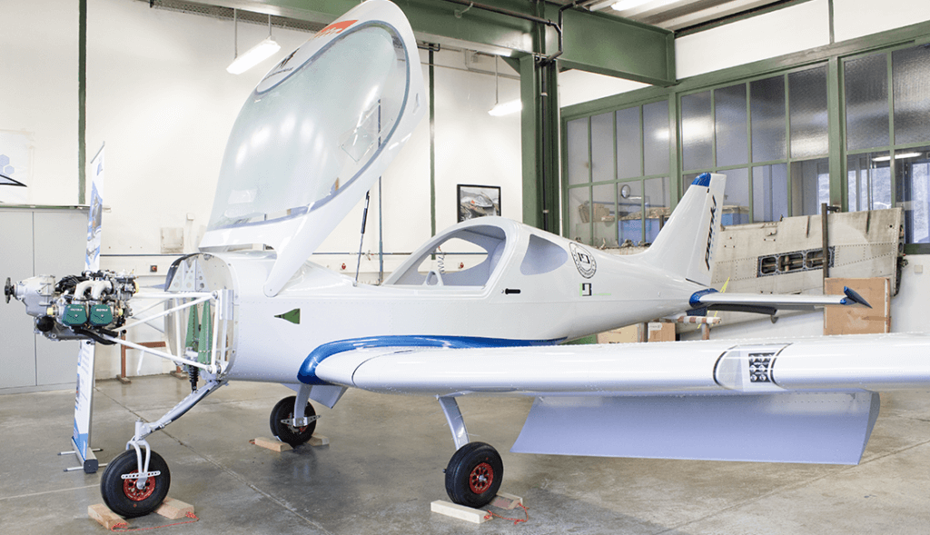 HTL Kapfenberg baut ein eigenes Flugzeug | Pankl Racing Systems